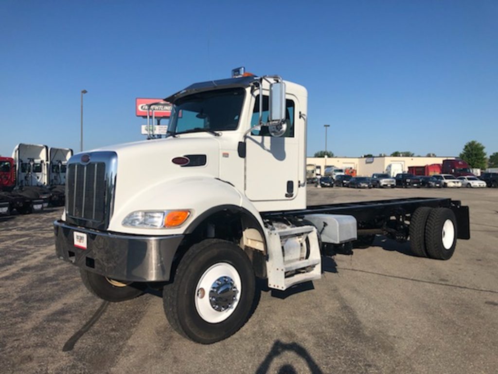 2016 PETERBILT 337 - Truck Country