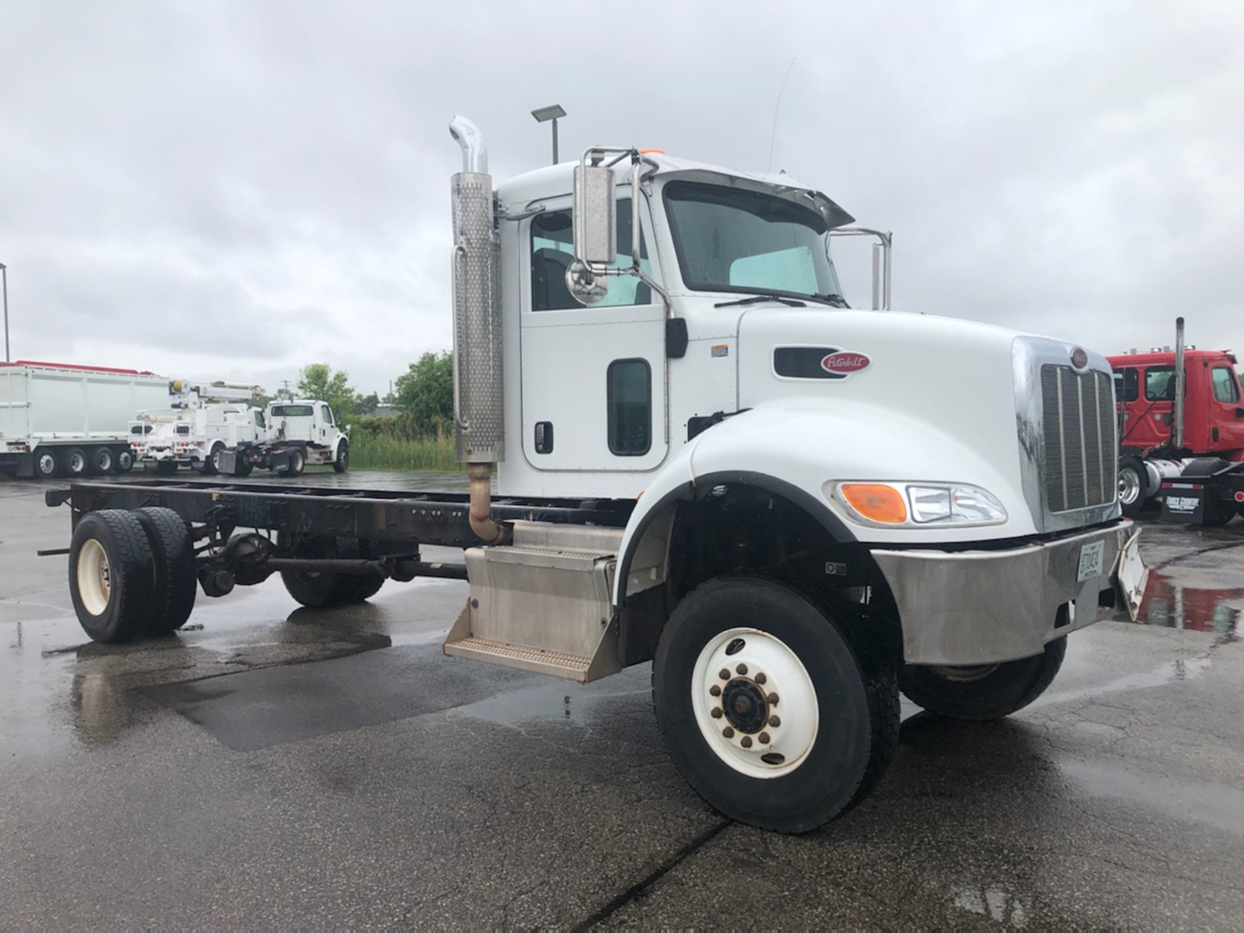 2016 PETERBILT 337 - Truck Country