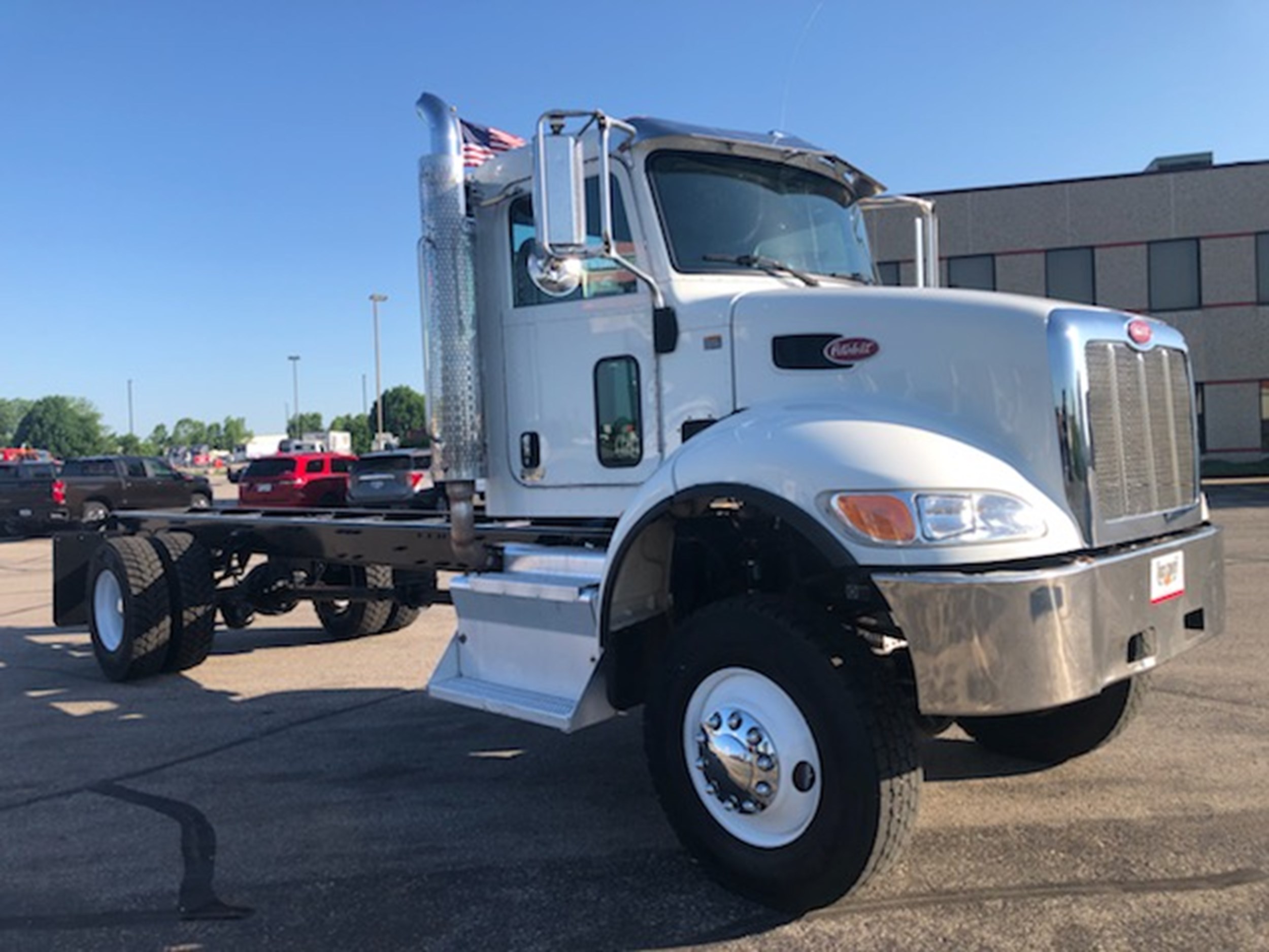 2016 PETERBILT 337 - Truck Country