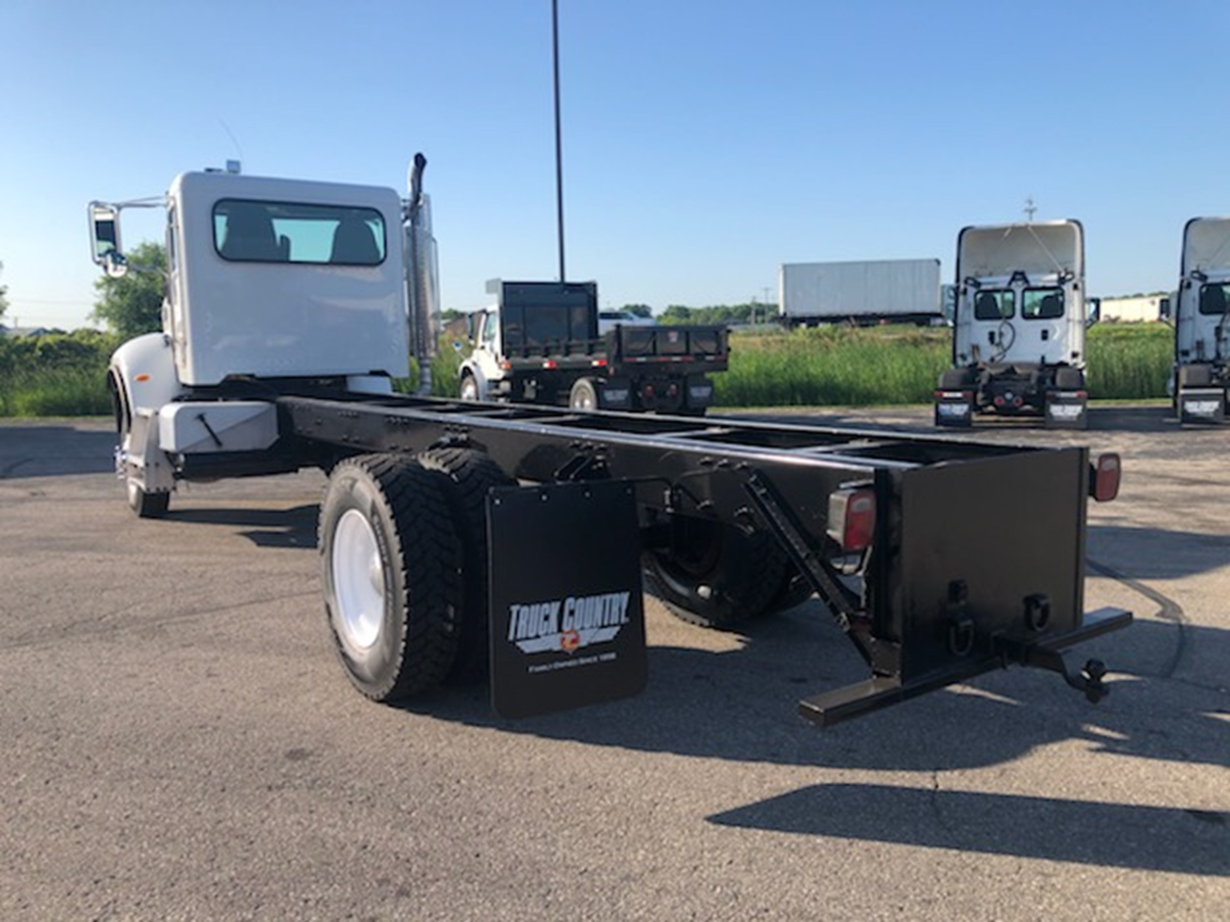 2016 PETERBILT 337 - Truck Country