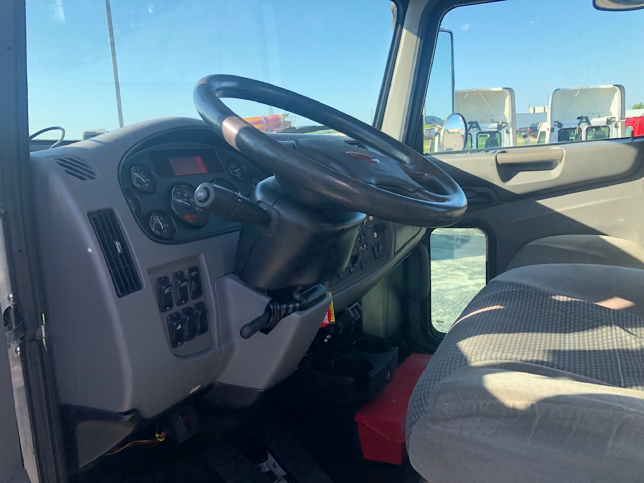 2016 PETERBILT 337 - Truck Country