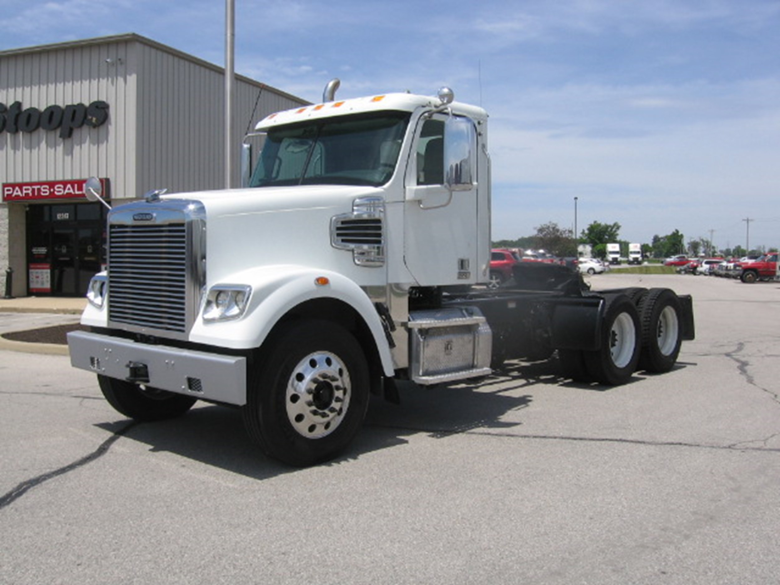 2015 FREIGHTLINER 122SD - Truck Country