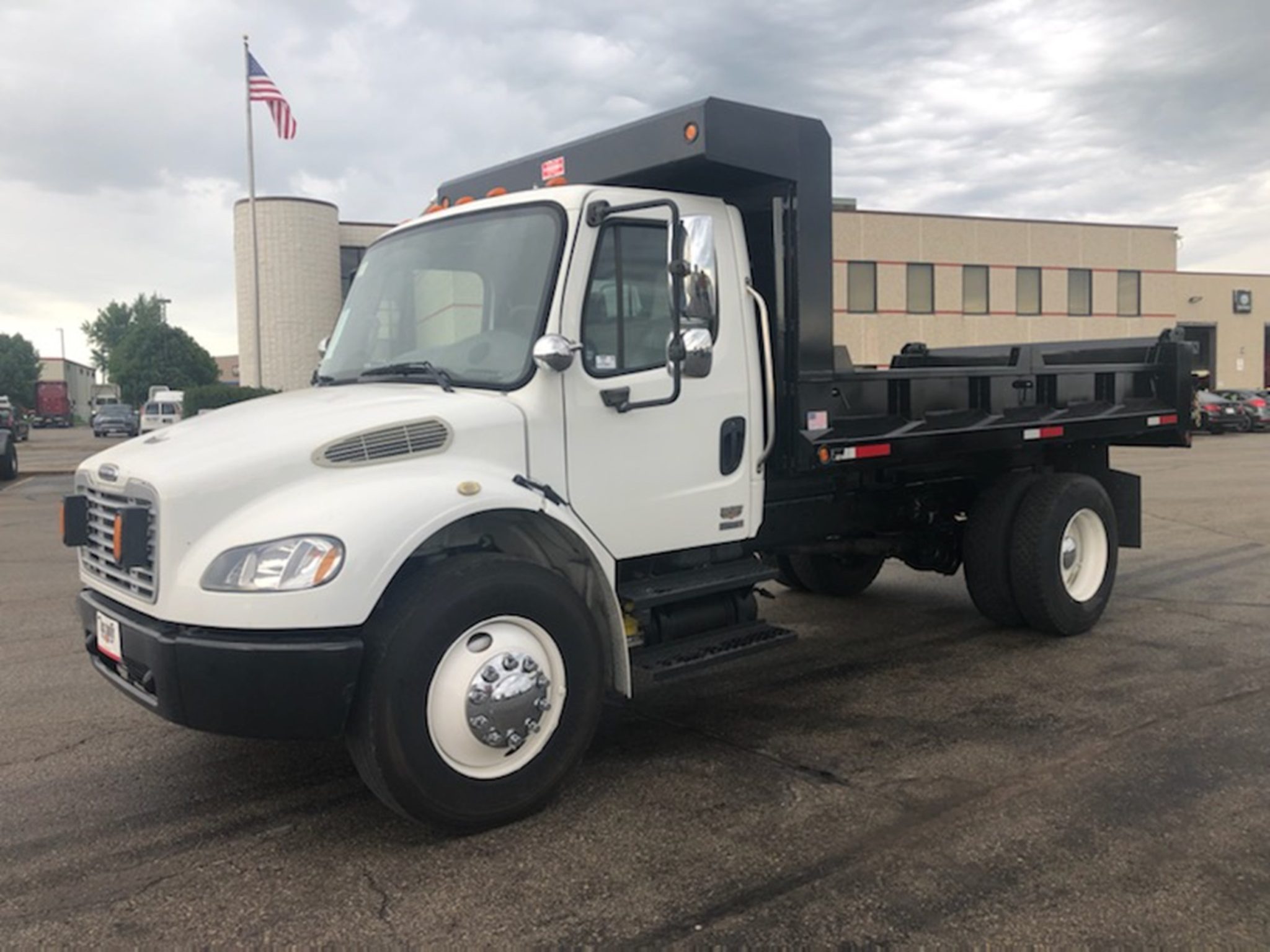 2019 FREIGHTLINER M2 106 - Truck Country