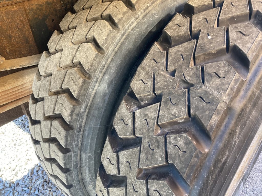 2001 GMC C7500 - Truck Country