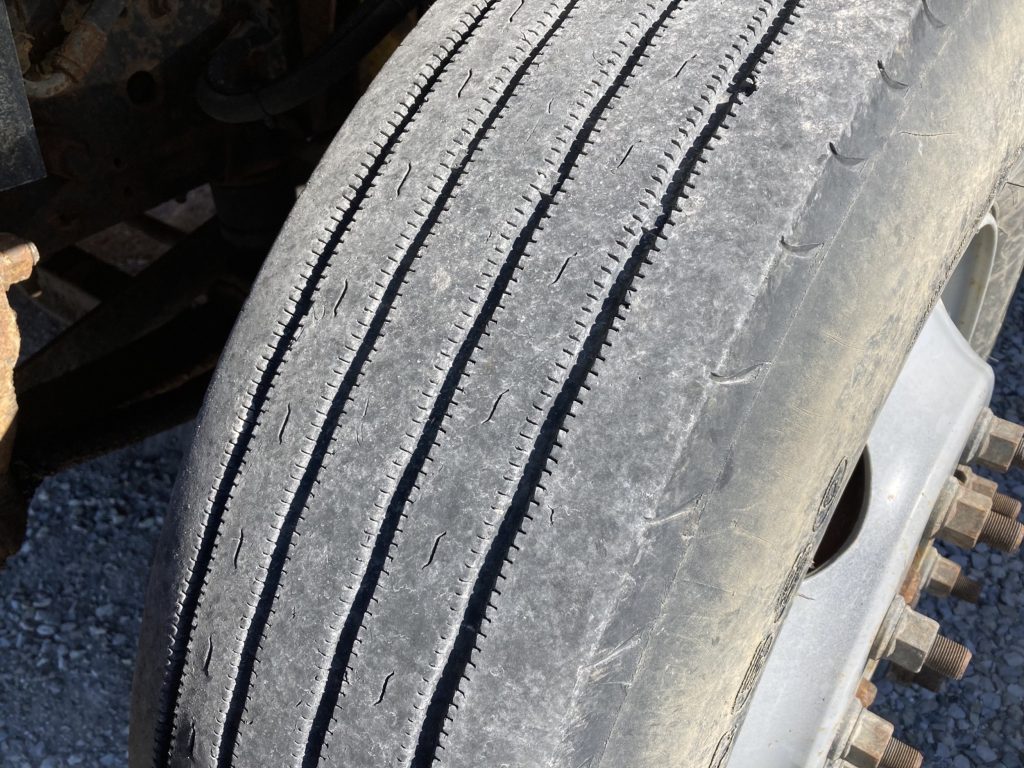 2001 GMC C7500 - Truck Country