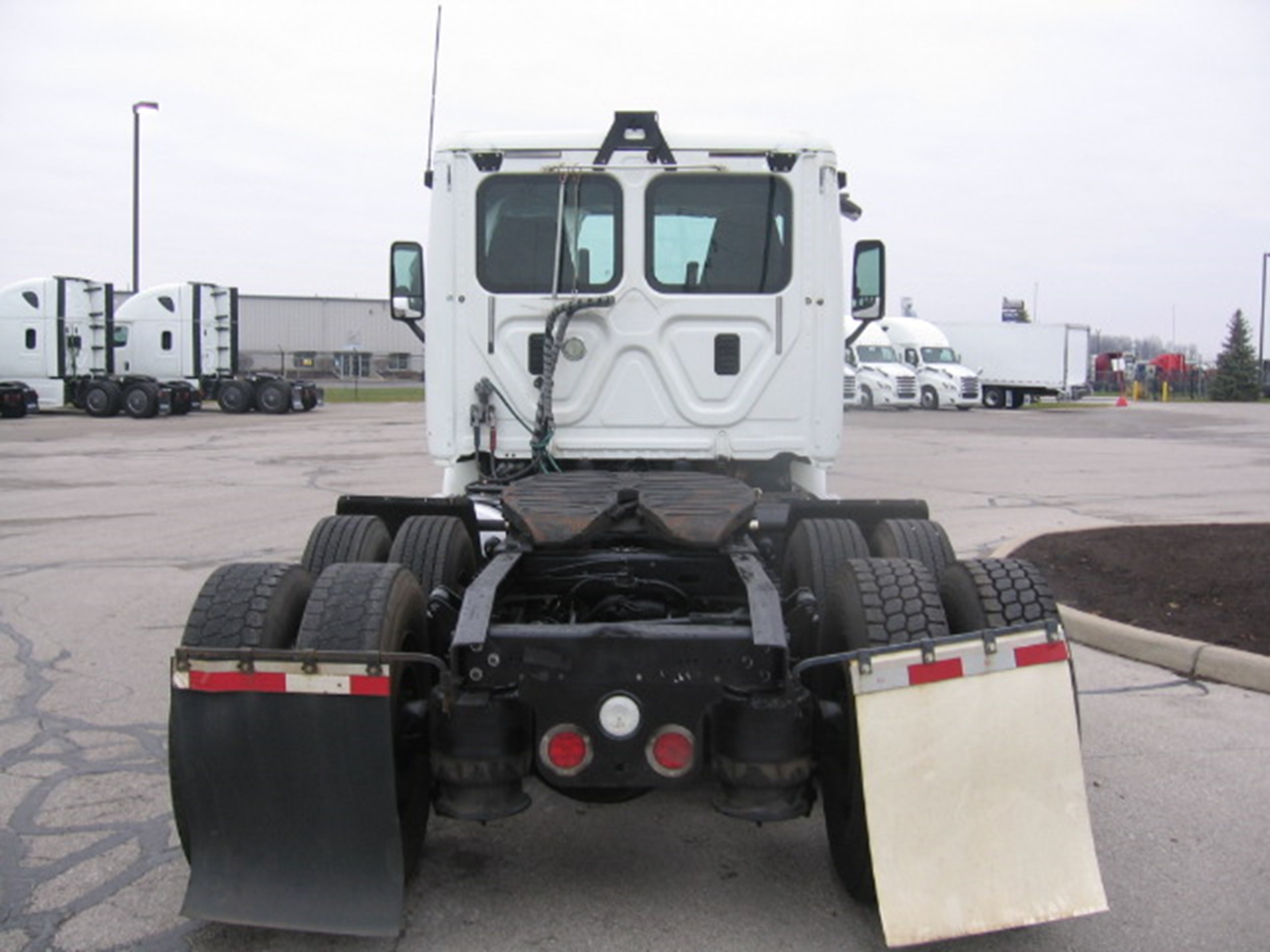 2014 FREIGHTLINER CA113 - Truck Country