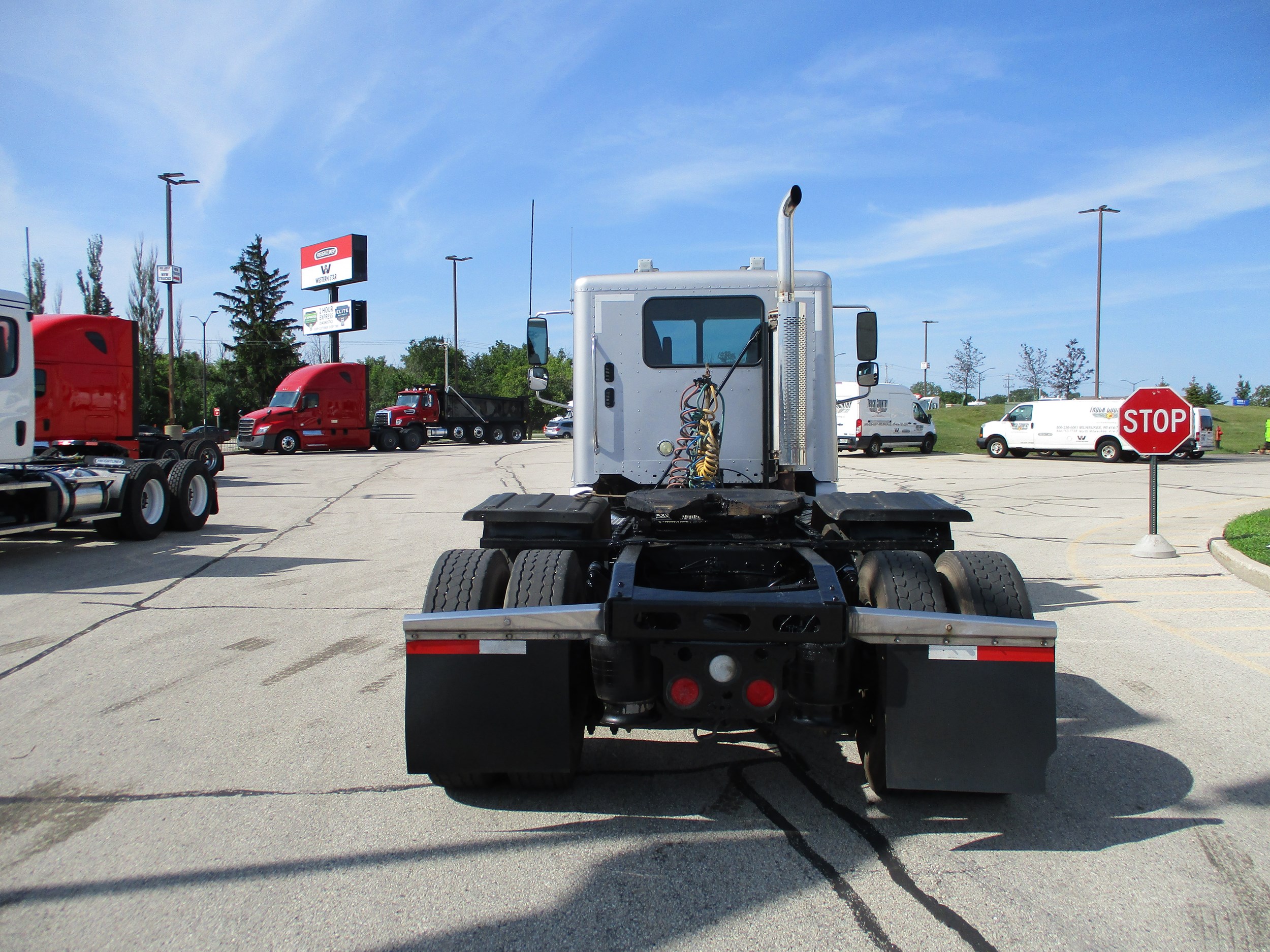 2004 FREIGHTLINER CL120 - Truck Country