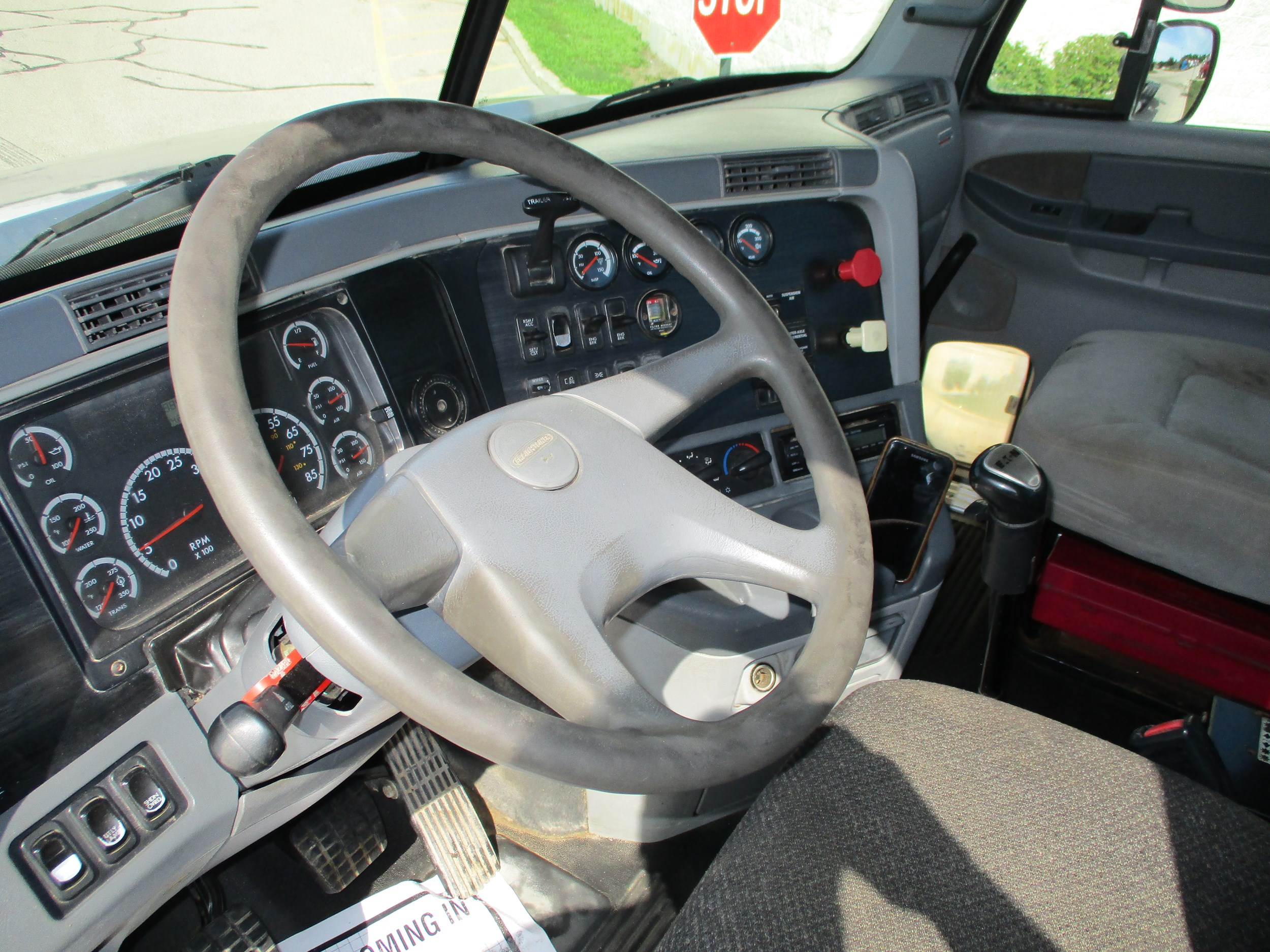 2004 FREIGHTLINER CL120 - Truck Country